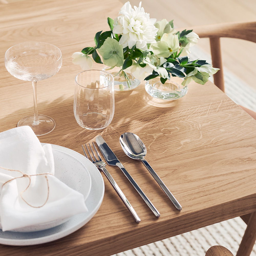 Buy the Bolia Graceful Solid Oiled Oak Table | Outlet Sale