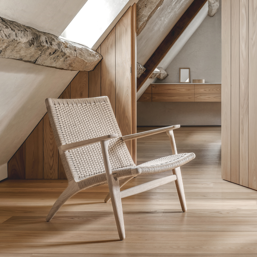 Carl Hansen CH25 Lounge Chair | Wegner Danish Classic