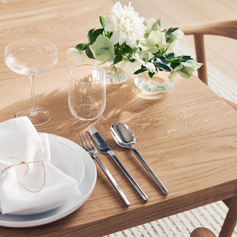 Buy the Bolia Graceful Solid Oiled Oak Table | Outlet Sale