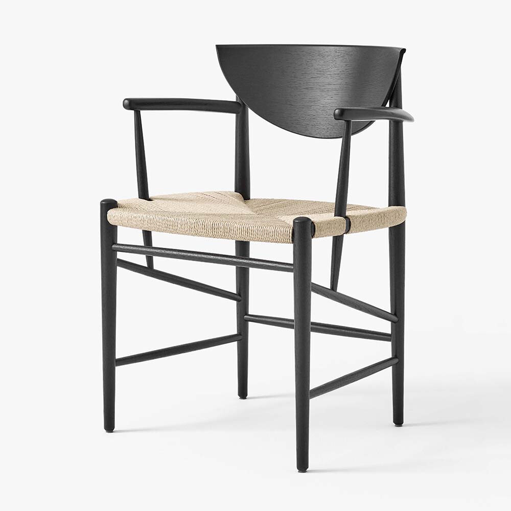 &Tradition HM4 Drawn Dining Chair With Armrests | Utility Design UK