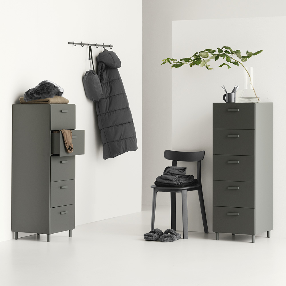 String Relief Chest of Drawers Tall, Leg Base